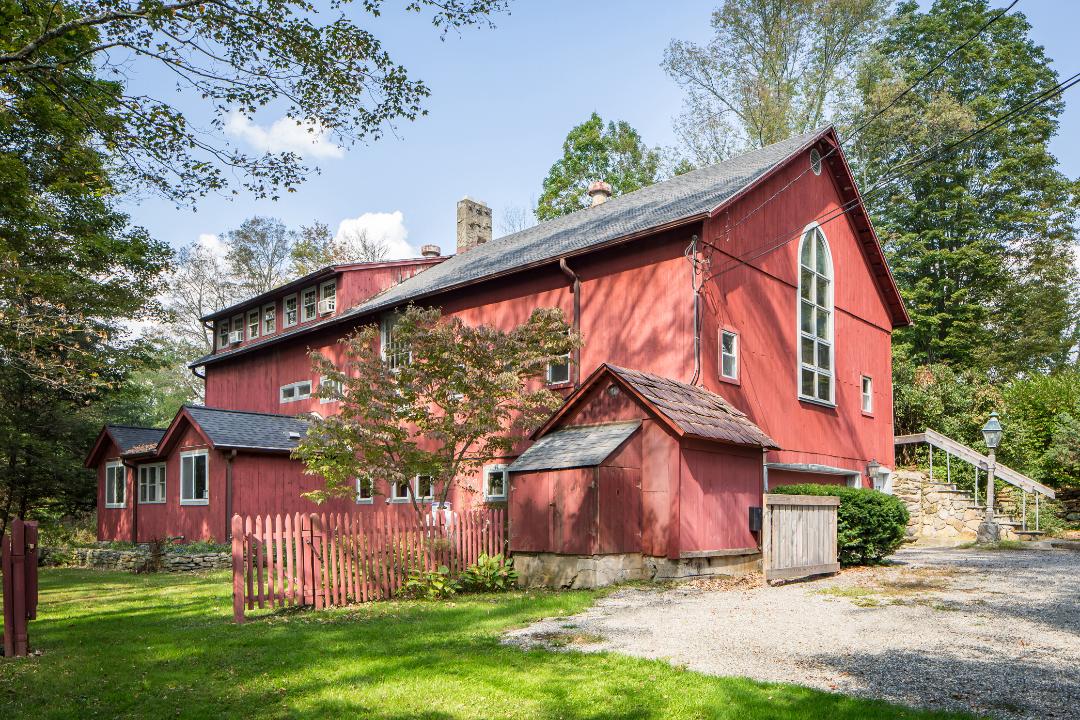 Town of Winter River —Beetlejuice Inspiration in Connecticut | CTvisit