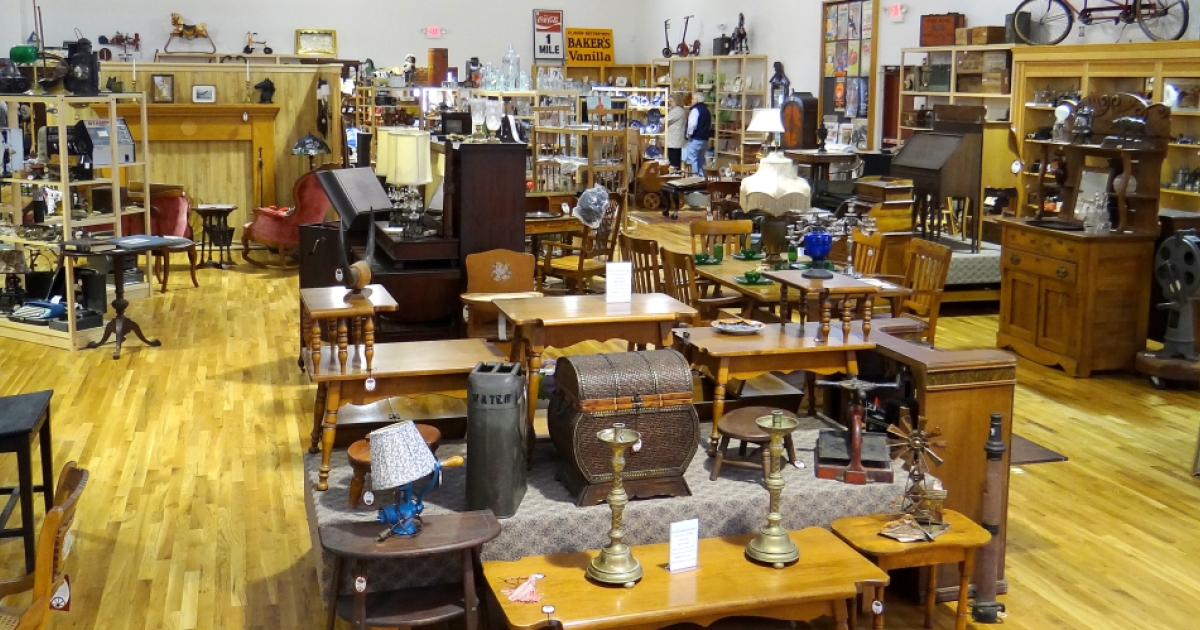 The Past Antiques Marketplace at Nature's Art Village | CTvisit