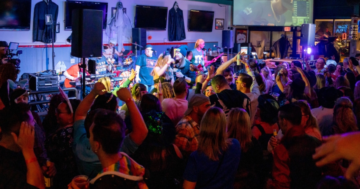 Chicago Sam's Sports Bar & Grille | CTvisit