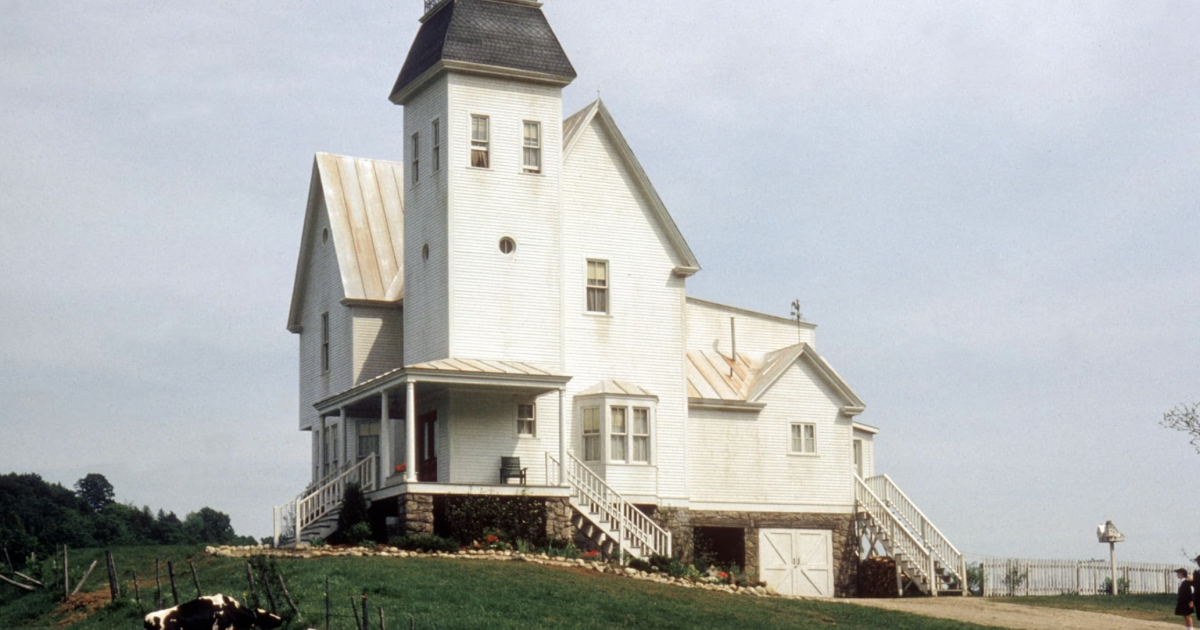 Town of Winter River —Beetlejuice Inspiration in Connecticut | CTvisit